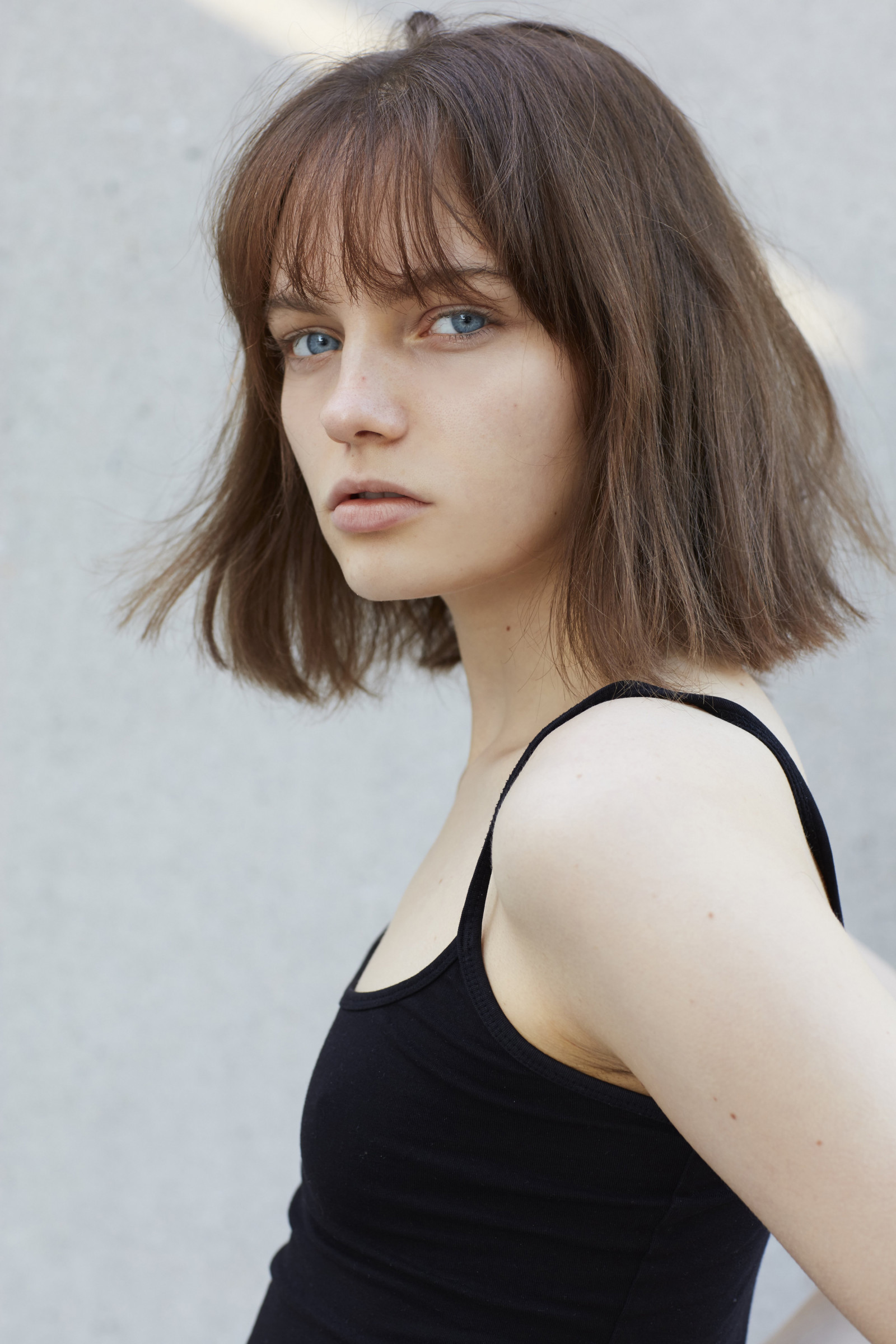 Wallpaper Fran Summers Women Model Short Hair Blue Eyes Looking At Viewer 2600x3900