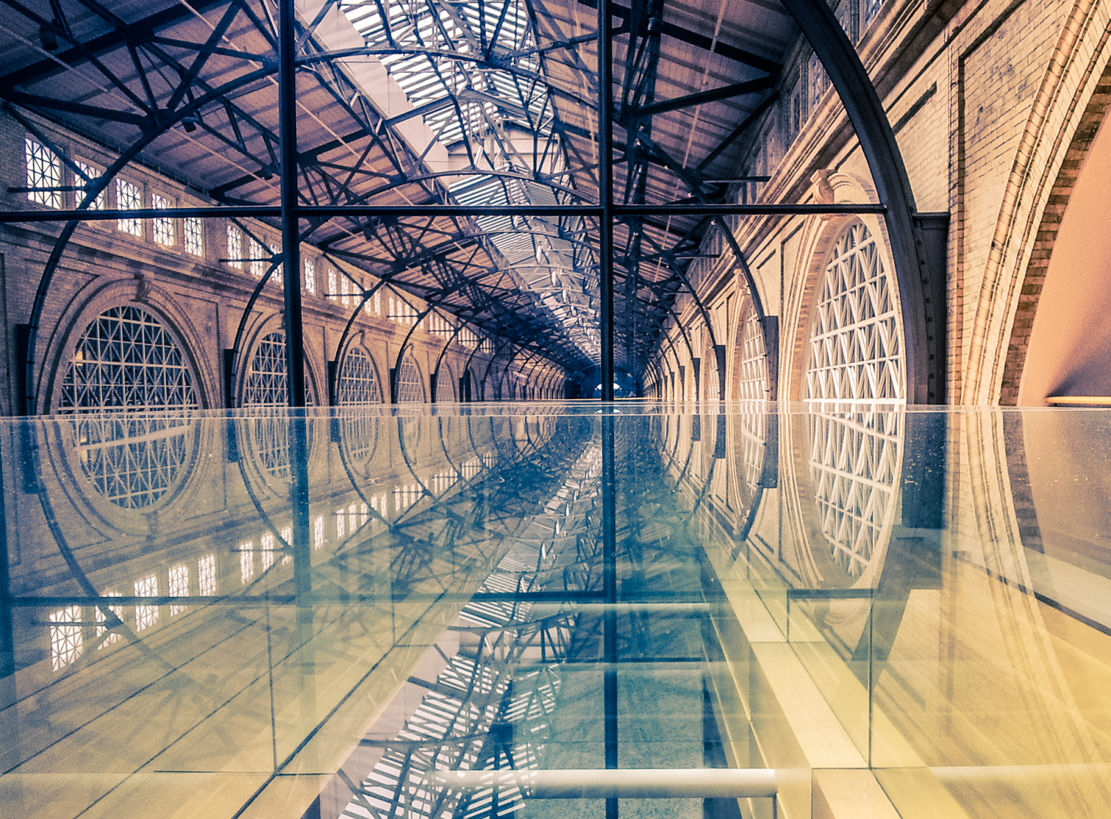 Wallpaper : architecture, building, reflection, sky, symmetry, glass ...