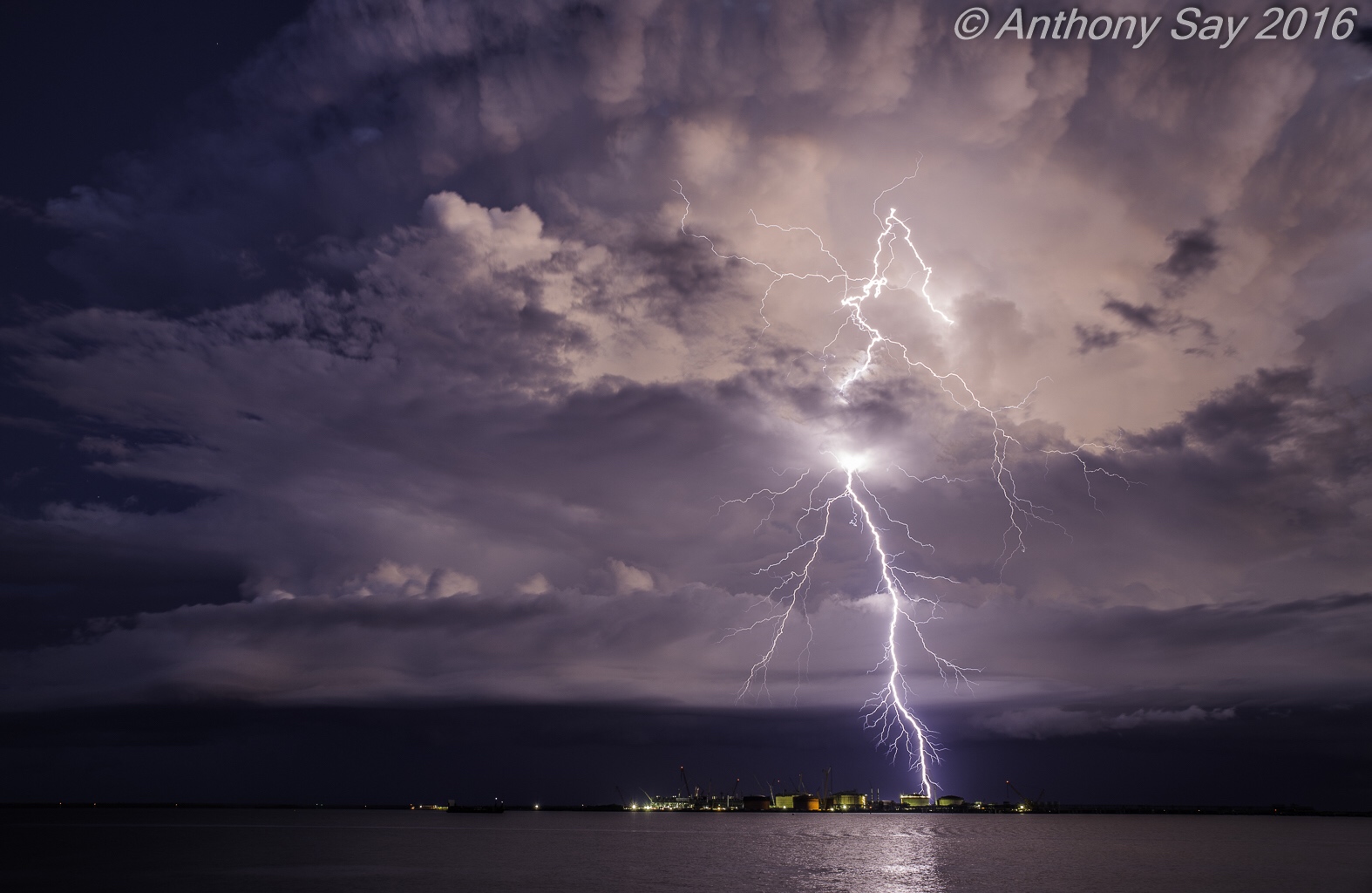Fond d'écran : paysage, mer, eau, ciel, calme, foudre, orage, soir ...