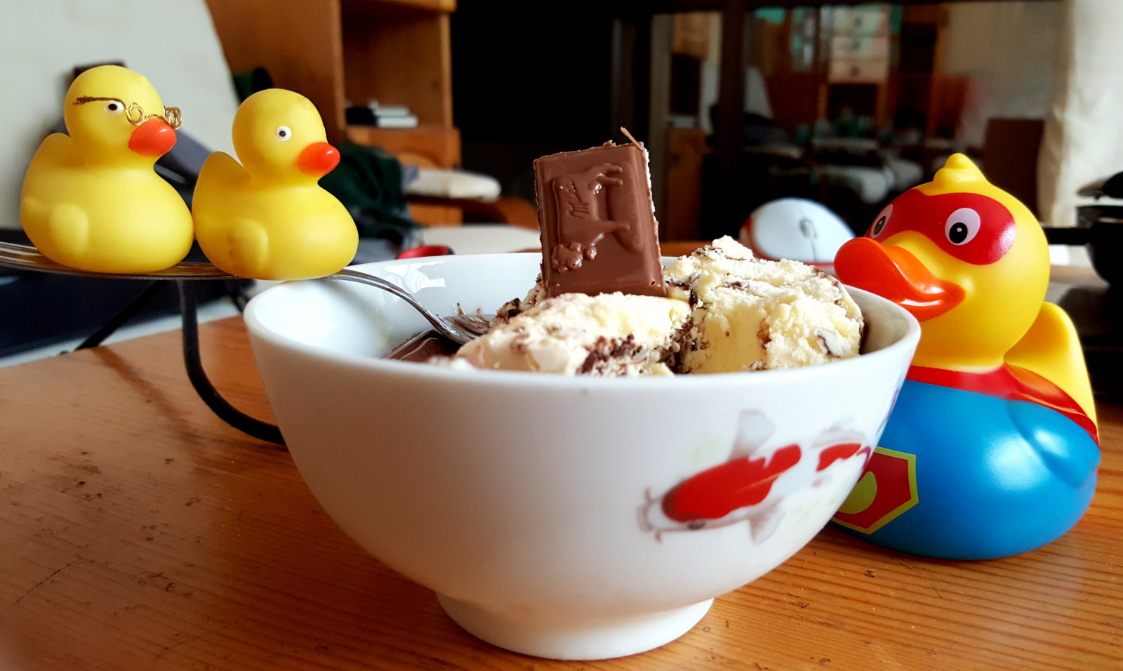 Wallpaper : quack, macro, food, foodporn, smile, funny, fun, chocolate ...