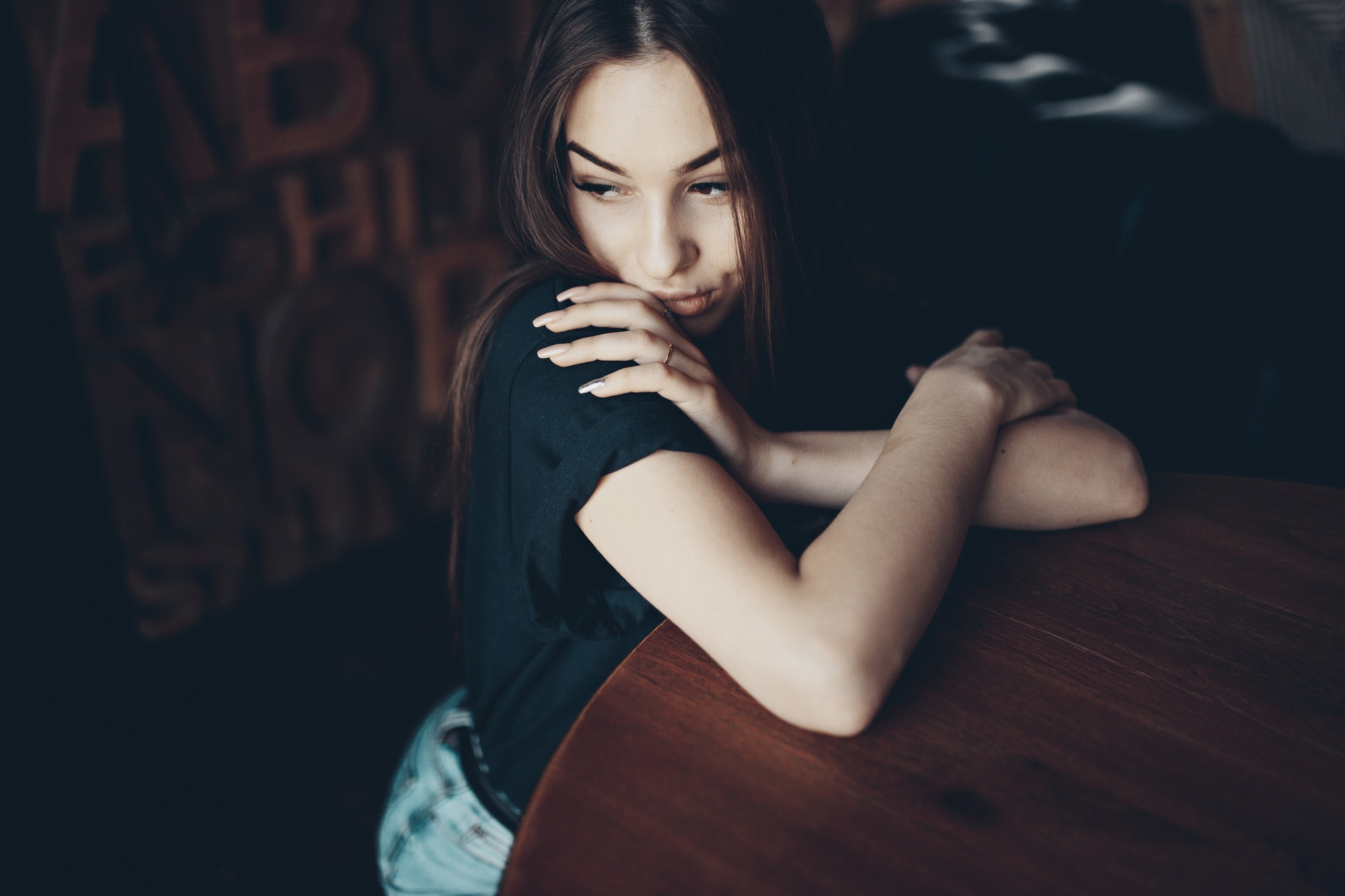 Wallpaper Model Brunette T Shirt Looking Away Jeans Arms Crossed