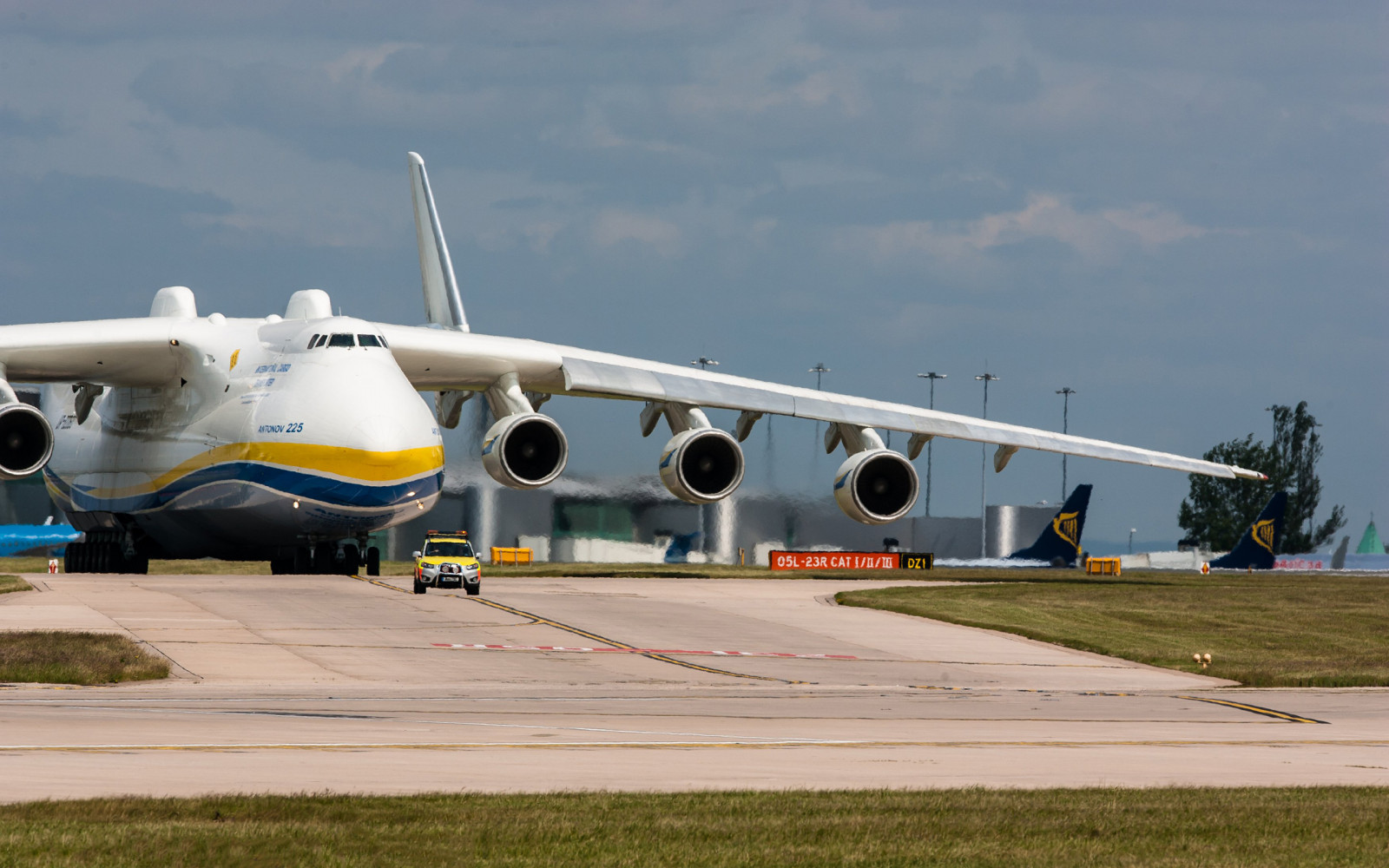 Wallpaper : Antonov An 225 Mriya, pesawat terbang, muatan, Bandara ...