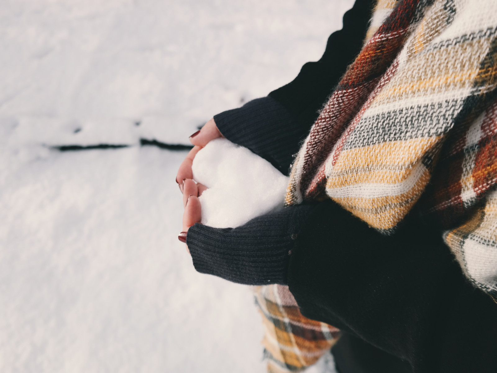 Wallpaper : heart, snow, love, hands, scarf 4864x3648 - wallpaperUp ...