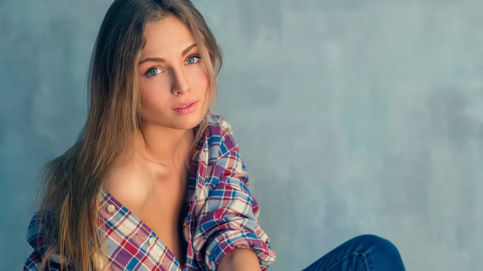 Fondos De Pantalla Mujer Modelo Pelo Largo Ojos Azules Morena