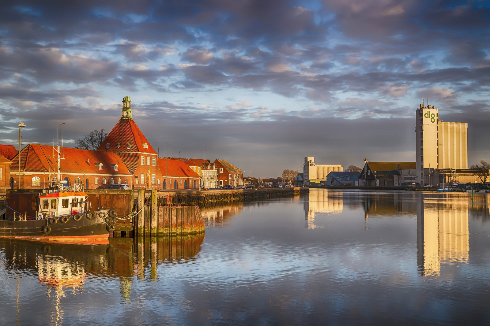 Wallpaper : harbour, town, city, sky, reflection, skyscape, buildings ...