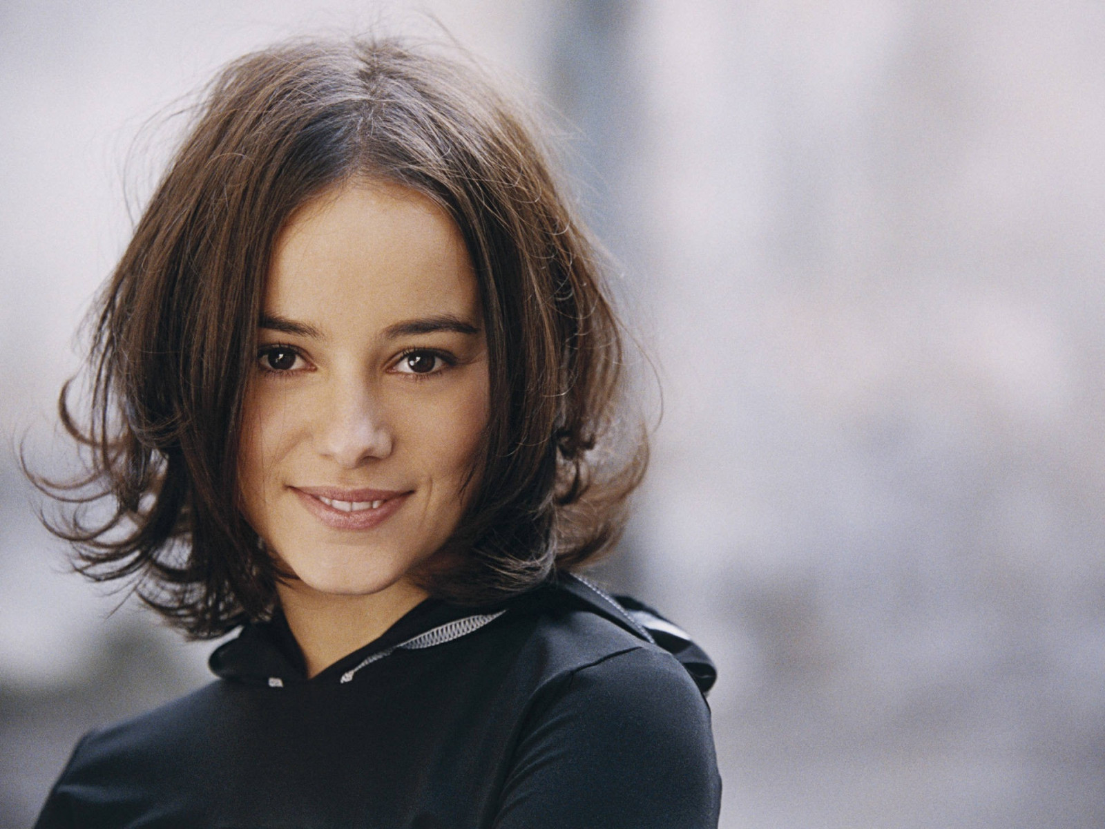 배경 화면 : 1920x1440 픽셀, 알리 제, 검은 옷, 갈색 눈, 갈색 머리의, 프랑스, 가수, 웃고있는 1920x1440 ...