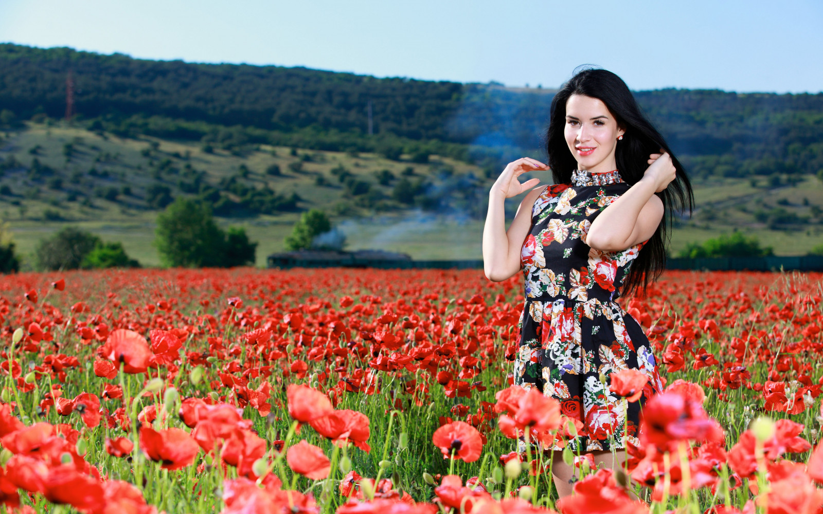 Wallpaper Women Outdoors Flowers Looking At Viewer Red Field