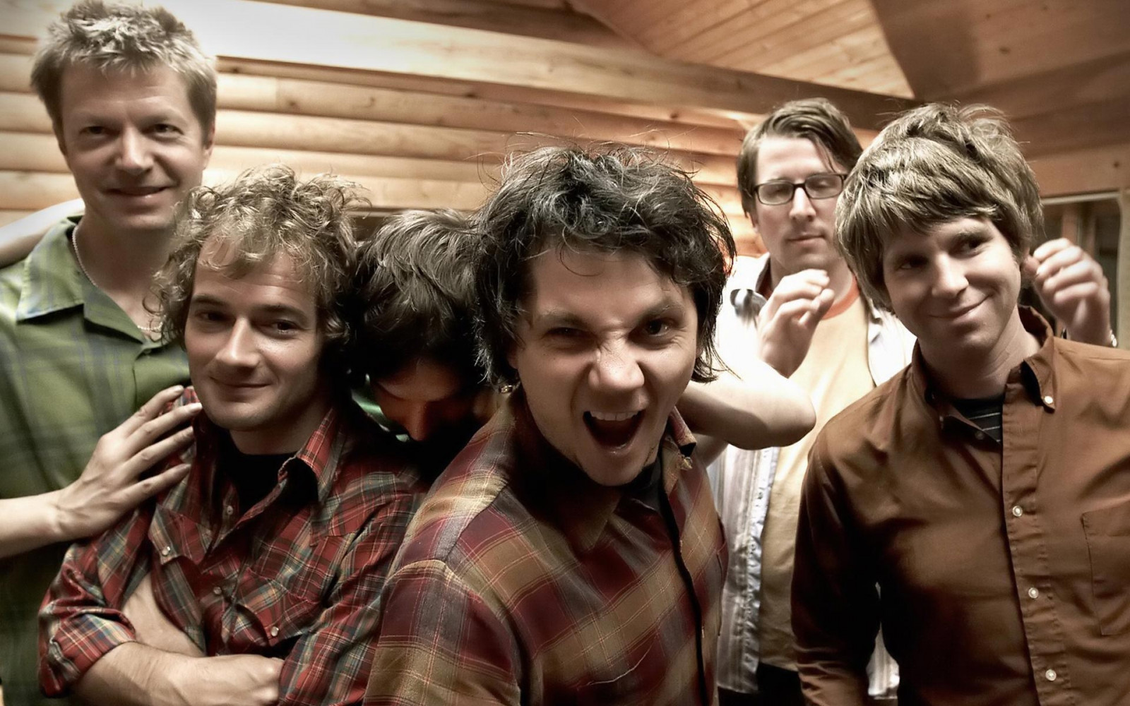 Wallpaper : house, band, Joy, girl, smile, fun, crowd, social group ...