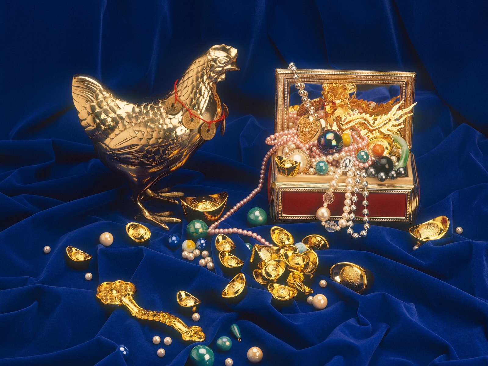 Wallpaper : Chicken, figurine, gold, jewelry 1600x1200 - CoolWallpapers ...