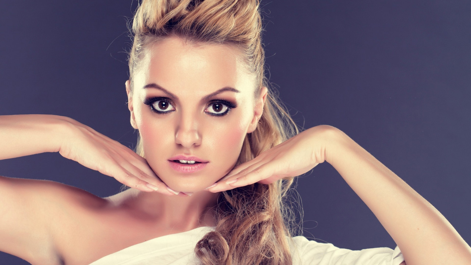 배경 화면 얼굴 여자들 초상화 긴 머리 사진술 가수 흑발 유행 사람 피부 수퍼 모델 알렉산드라 스탠 아름다움 눈 헤어 스타일