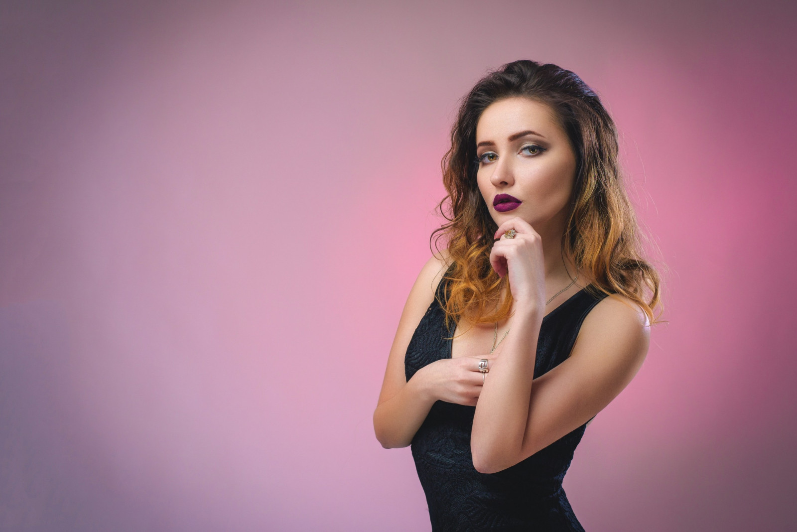 Wallpaper : pink background, portrait, women, model 2560x1709 ...