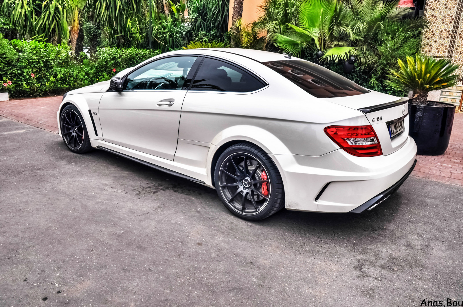 Bakgrundsbilder : vit, svart, sport, ögon, superbilar, huva, Mercedes ...