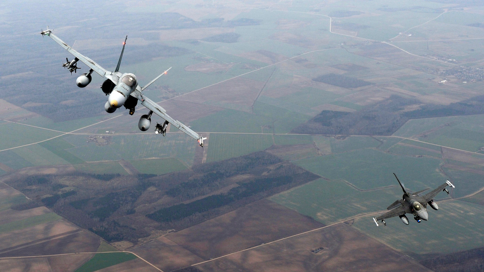 Tapety : 2560x1440 px, General Dynamics F 16 Walka z Falconem ...