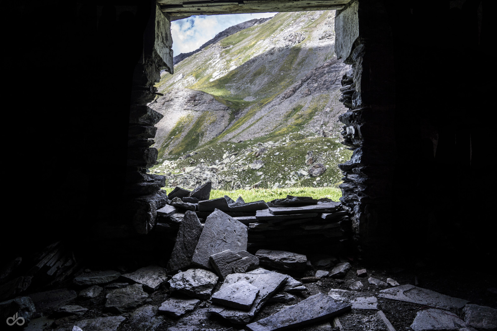 Baggrunde : landskab, sort, vindue, Italien, klippe, natur, ruin ...