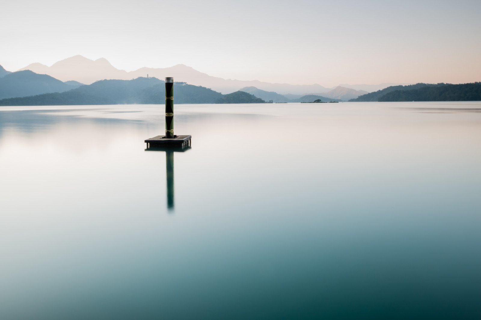 Wallpaper : mountain, lake, water, dawn, Nikon, minimal, simple ...