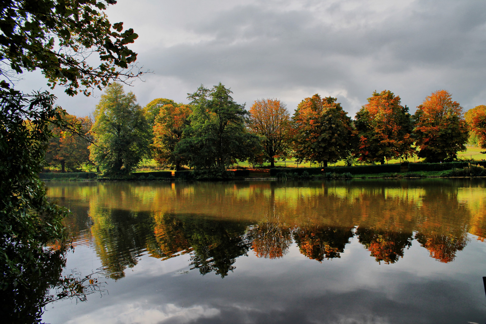 Obrázky na plochu : slnečnému žiareniu, krajina, jazero, voda, príroda ...