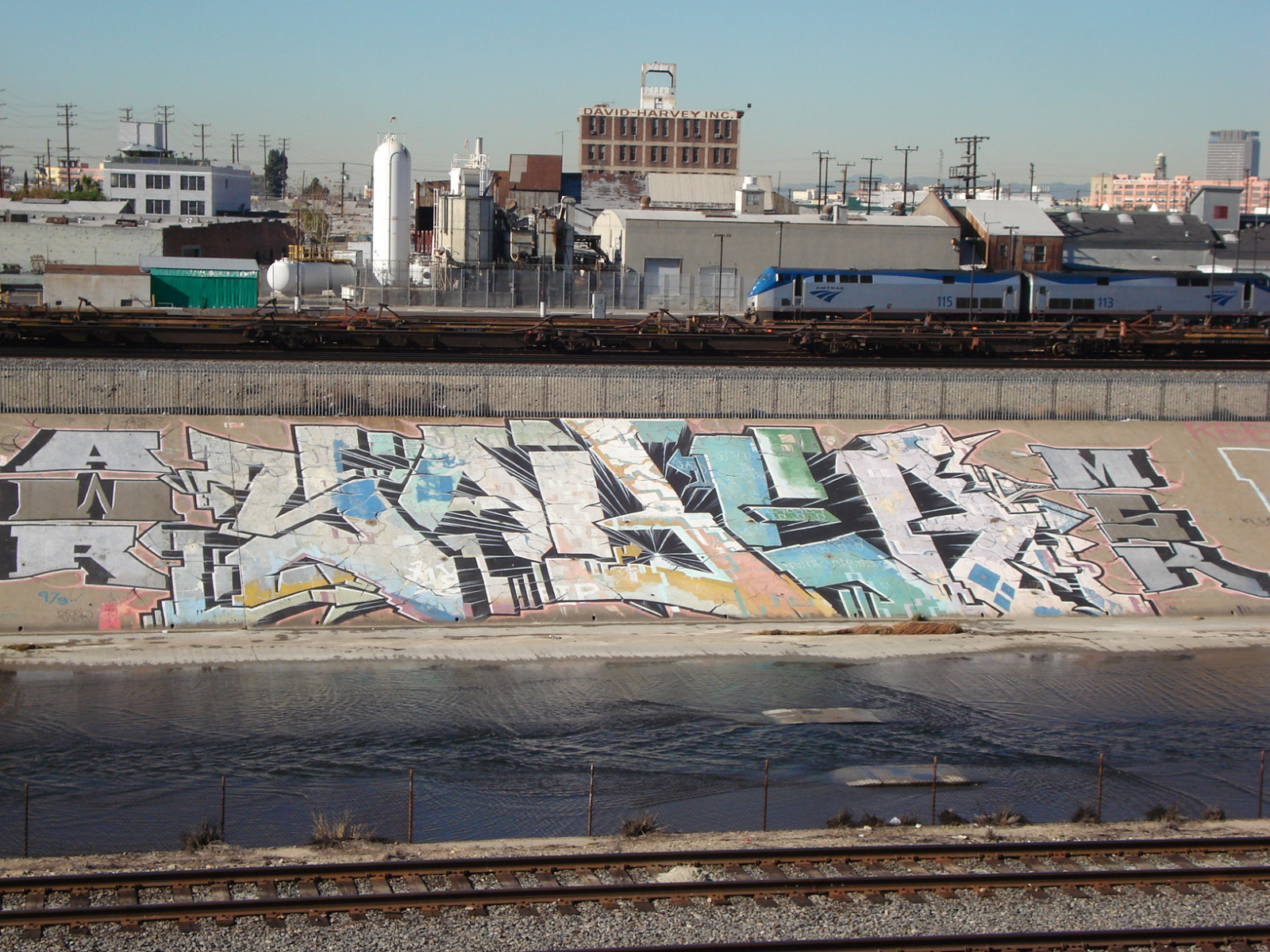 Saber Graffiti Wallpaper