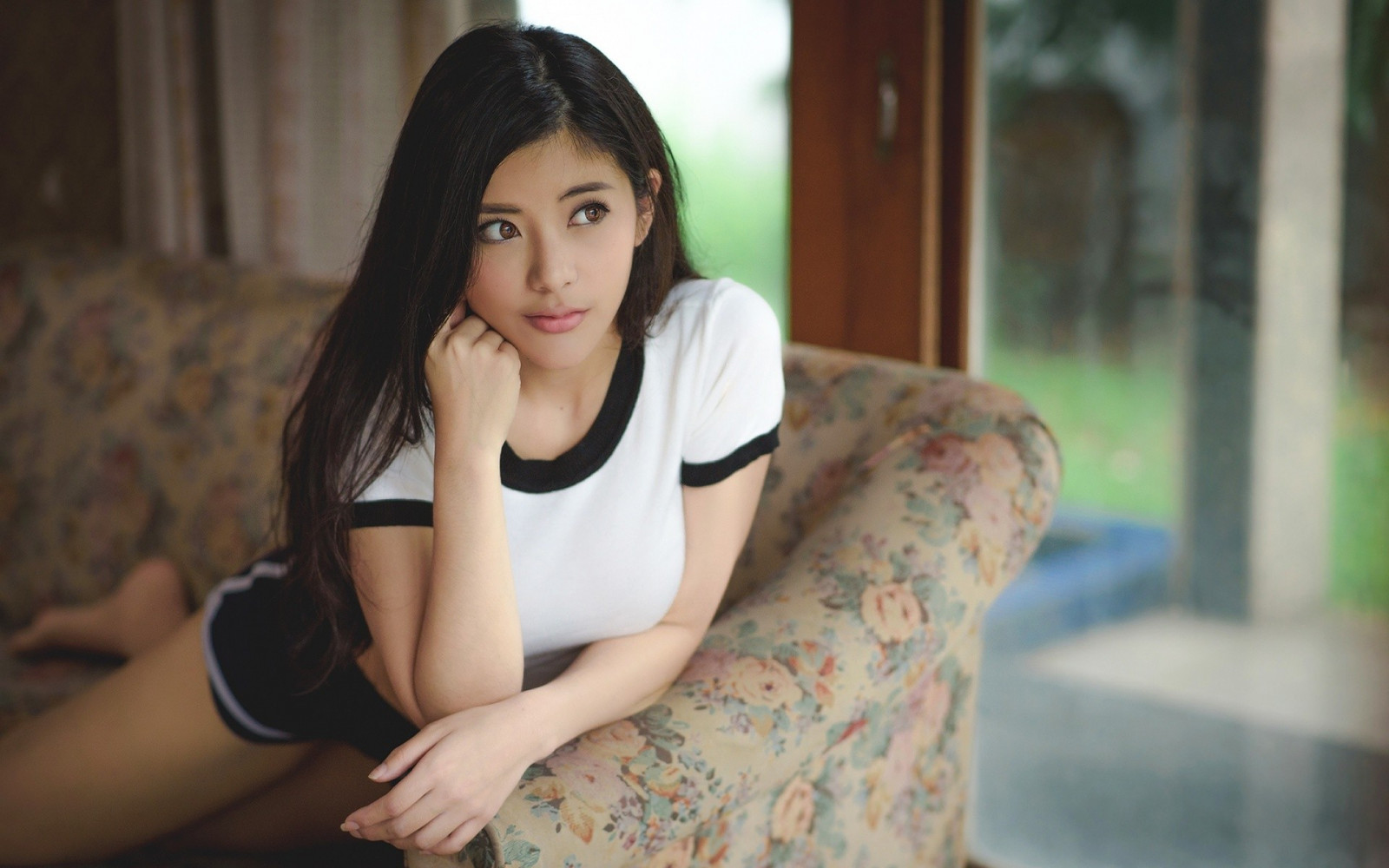 Wallpaper Women Long Hair Asian Sitting Black Hair Fashion