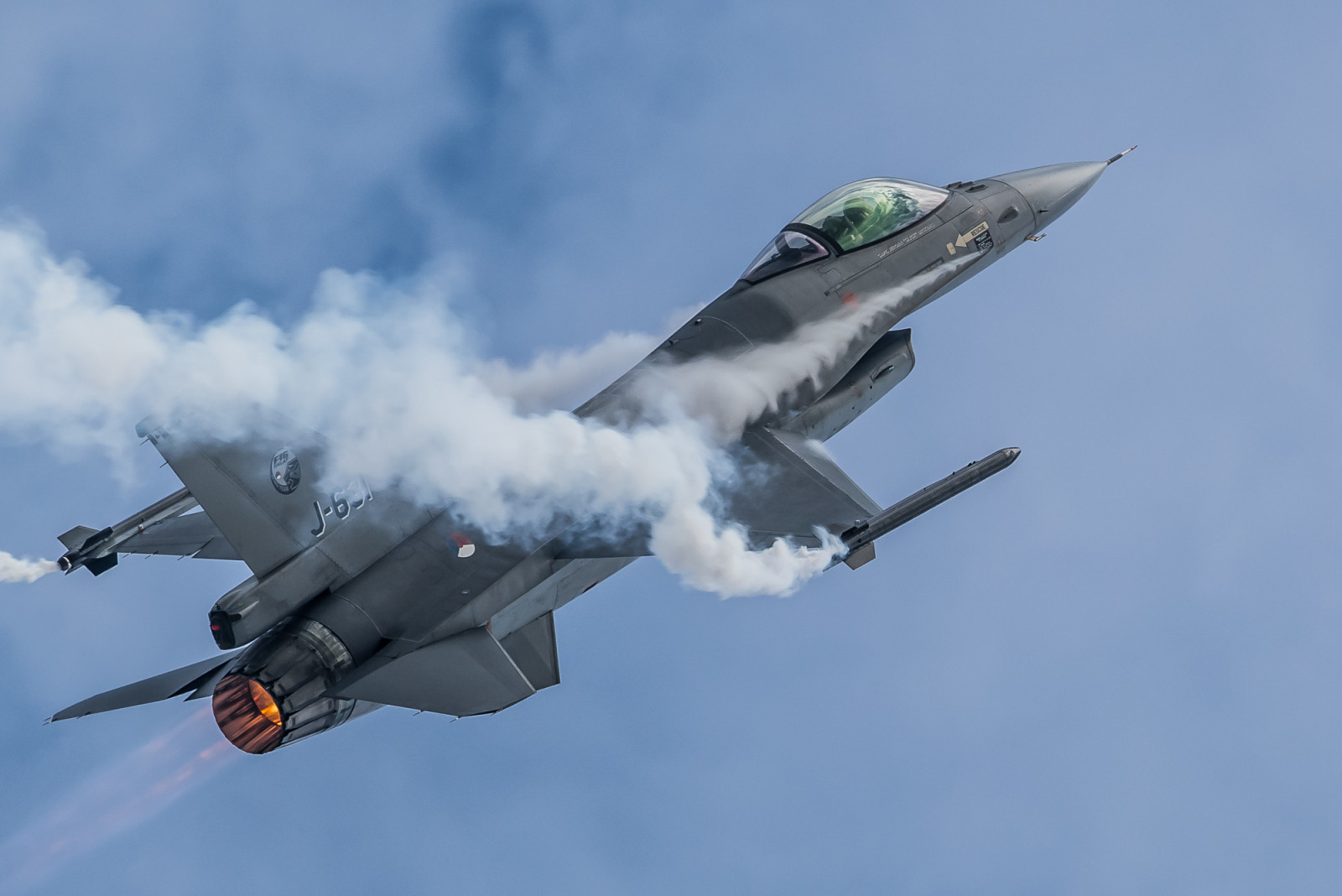 Hình nền : f 16, fighting falcon, phi cơ, multi role fighter 2000x1335 ...