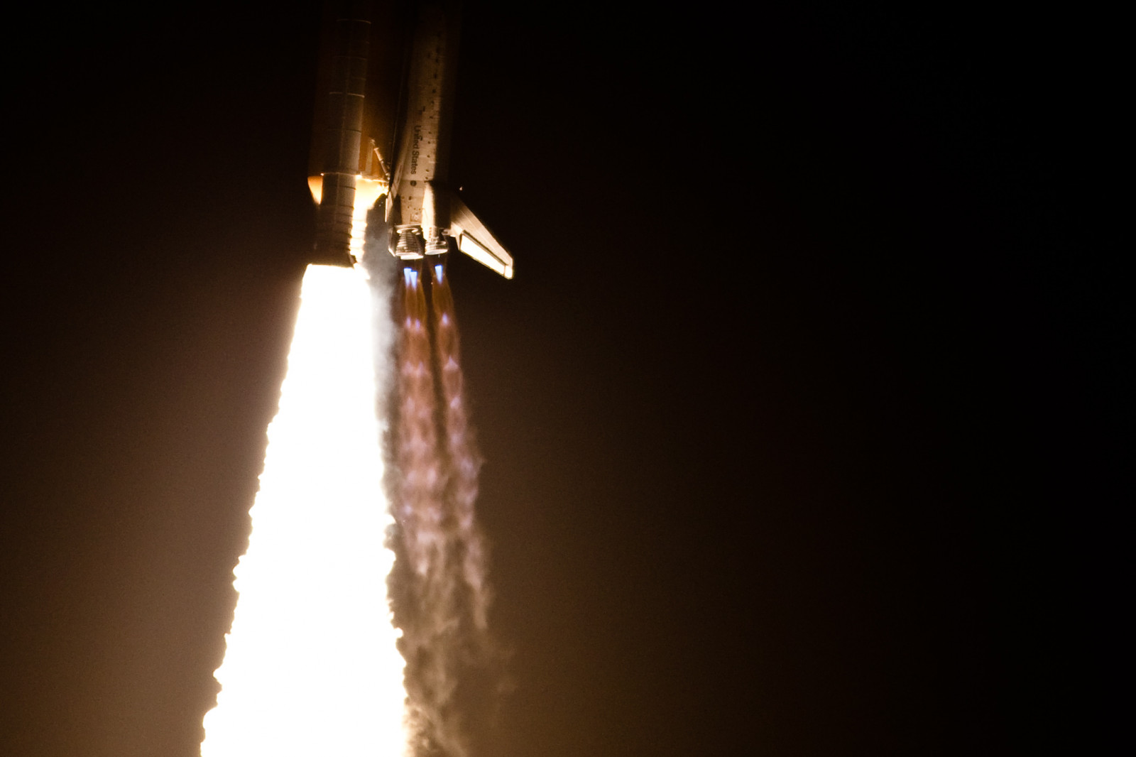 Wallpaper : night, NASA, sky, fire, astronaut, spaceship, light bulb ...