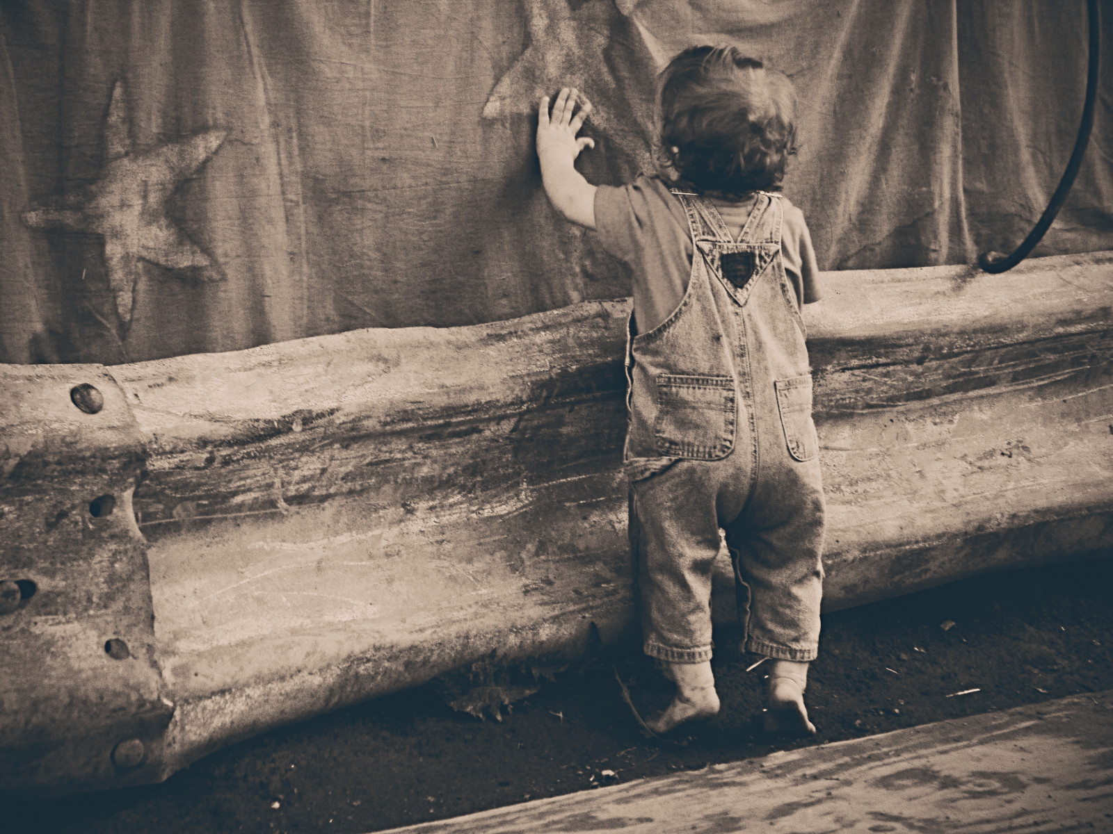 Wallpaper : child, overalls, bw 3264x2448 - wallhaven - 1182199 - HD ...
