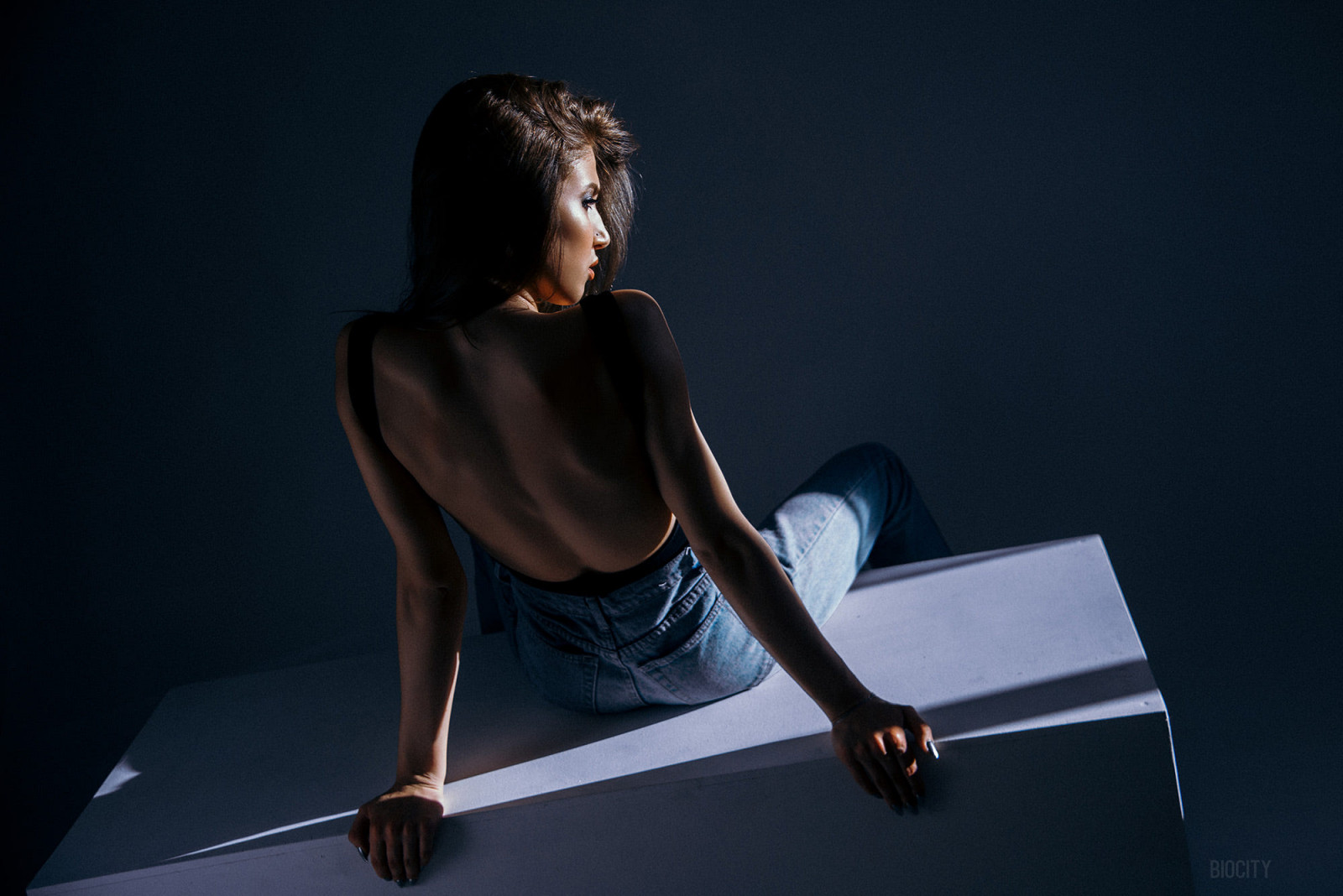 Wallpaper Biocity Monte Blue Back Women Model 500px Bare