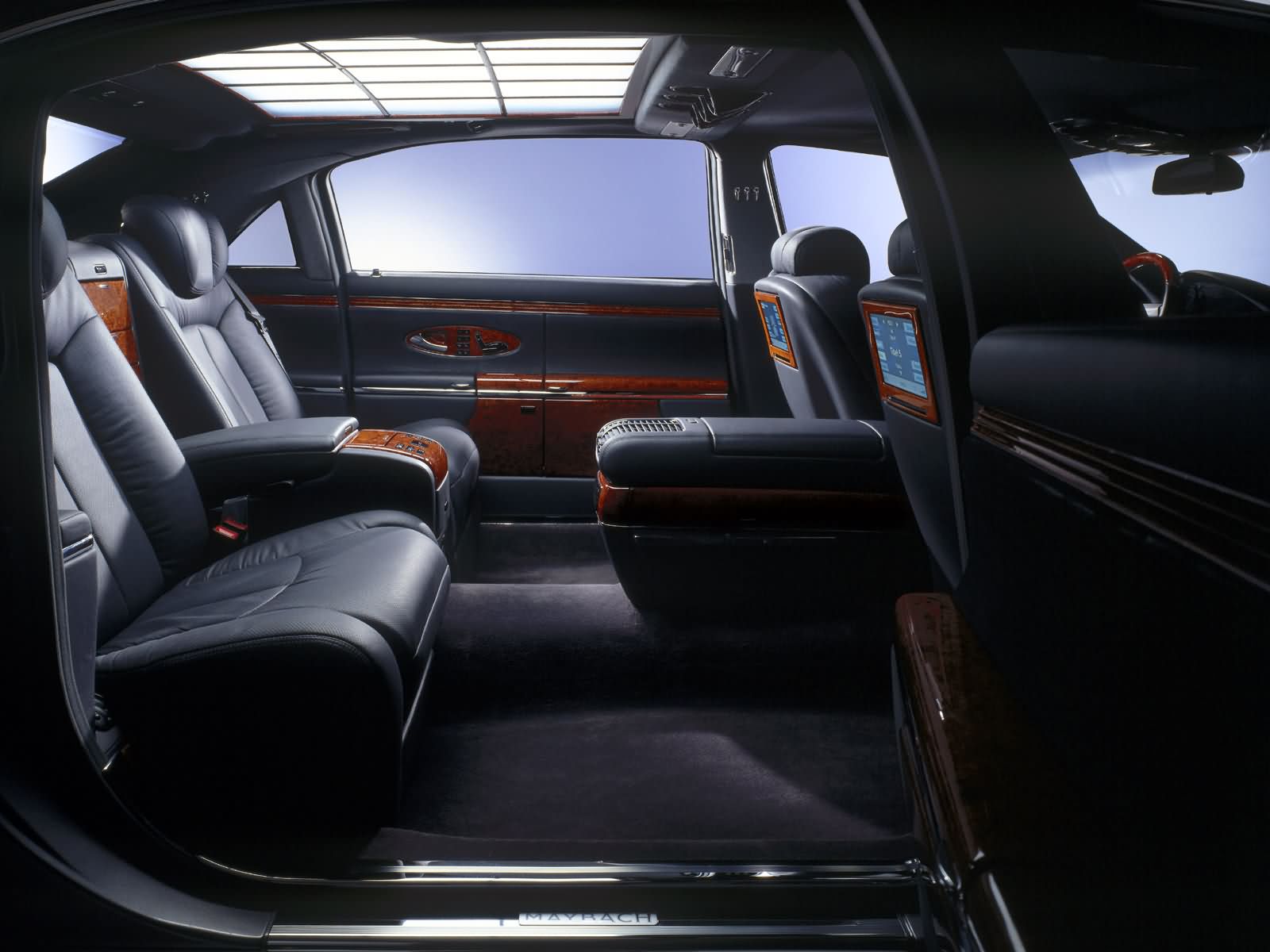 Wallpaper : performance car, Sedan, Rolls Royce Phantom, Maybach ...