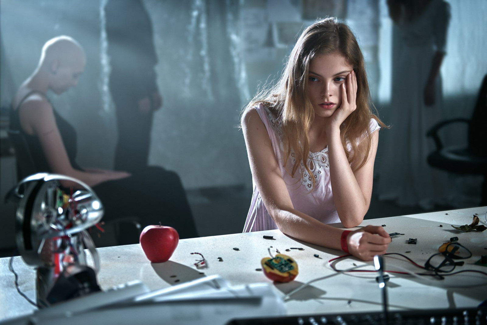 Wallpaper : women, model, apples, blonde, long hair 2000x1335 ...