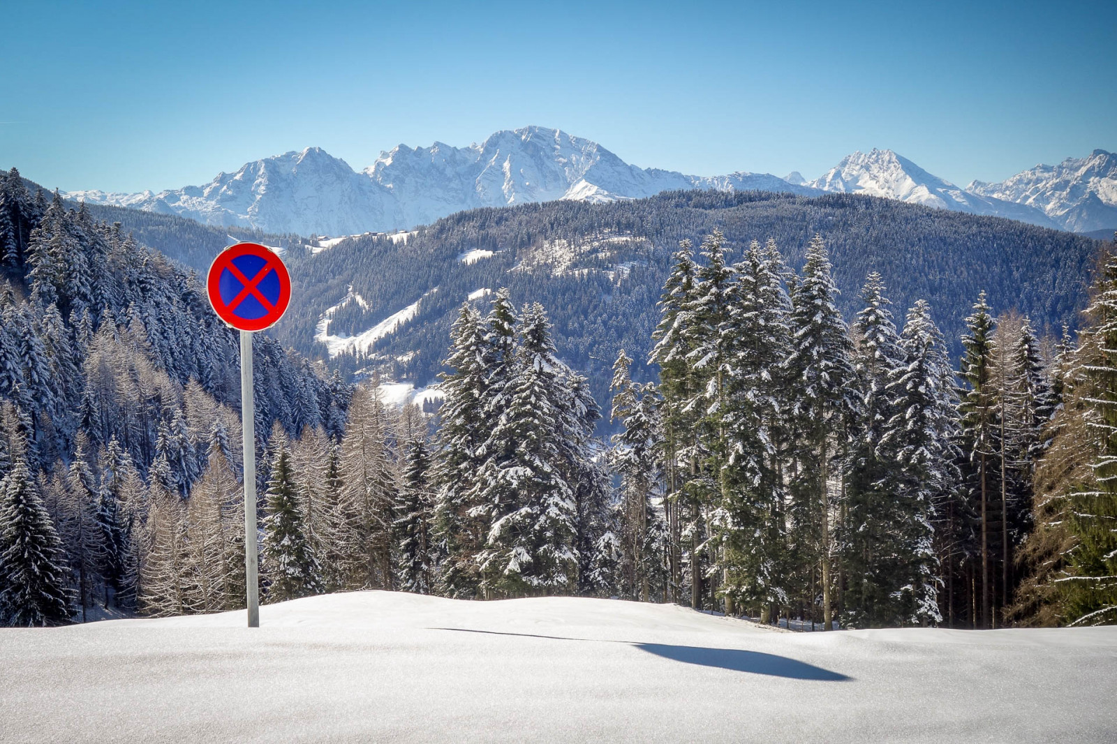 Wallpaper : no, parking, traffic, sign, snow, landscape, mountain, back ...