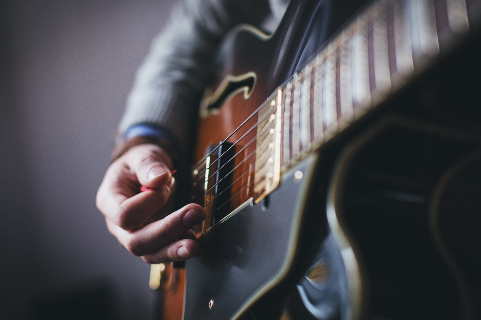 Bakgrundsbilder : gitarr, hand, mediator guitare 5240x3493 - goodfon ...