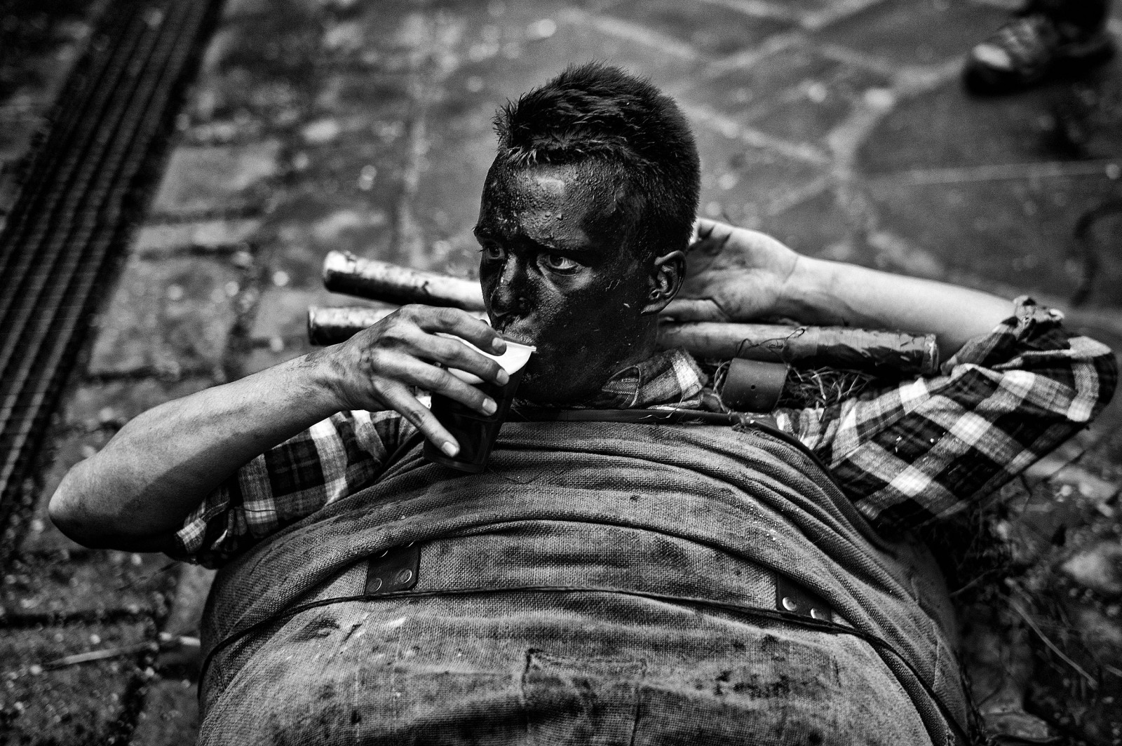 Papel De Parede Monocromático Sentado Fotografia Pessoa Leica