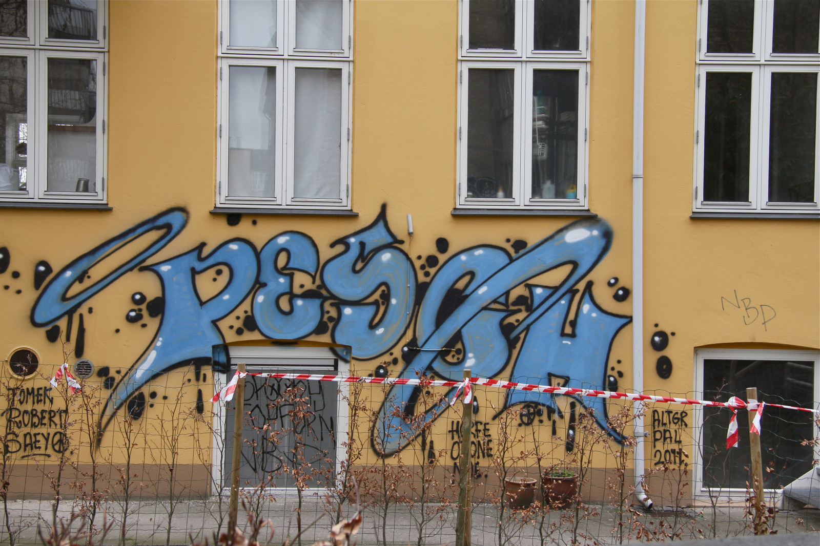 Wallpaper : robert, Copenhagen, graffiti, Peach, pal, piece, ozone ...