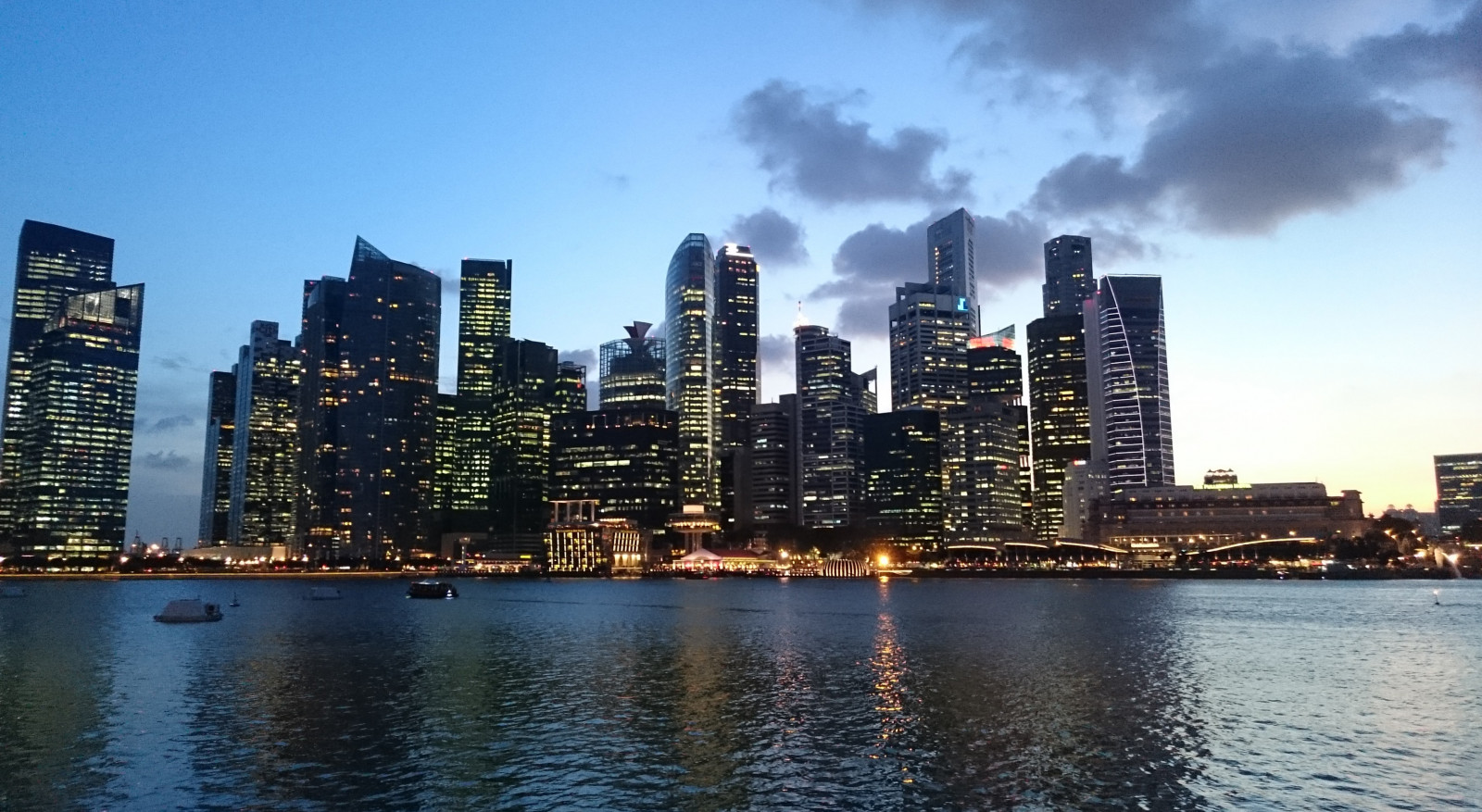 Tapety : město, panoráma města, Singapore, Asie, odraz, mrakodrap ...