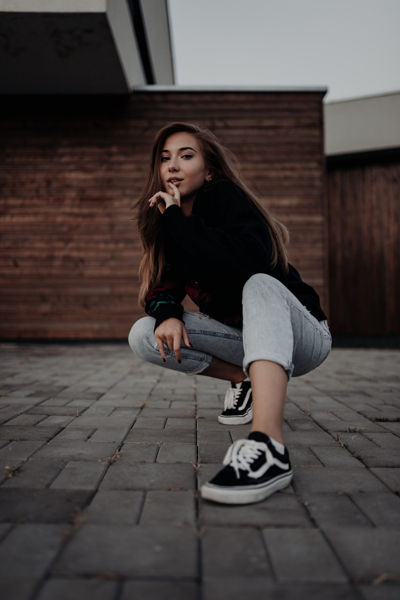 Wallpaper Long Hair Women Outdoors Brunette Urban Squatting