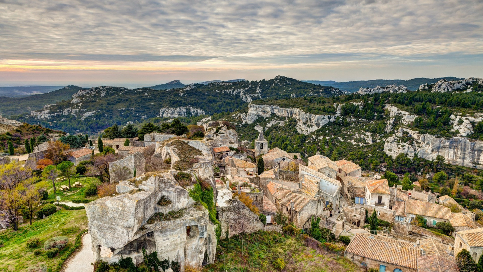 Tapety : les baux de provence, Provence, Francie, hory, budova ...