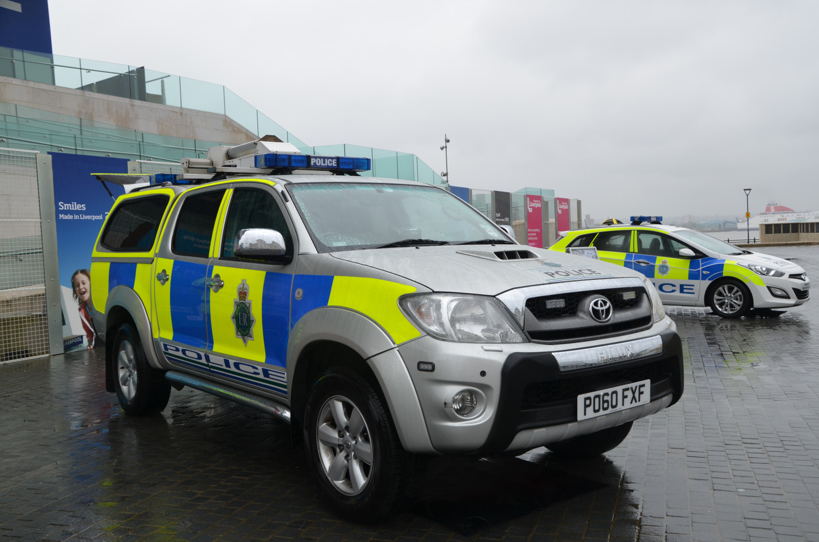 Baggrunde : politi, Toyota, kollision, lastbil, Liverpool, Hilux, jord ...