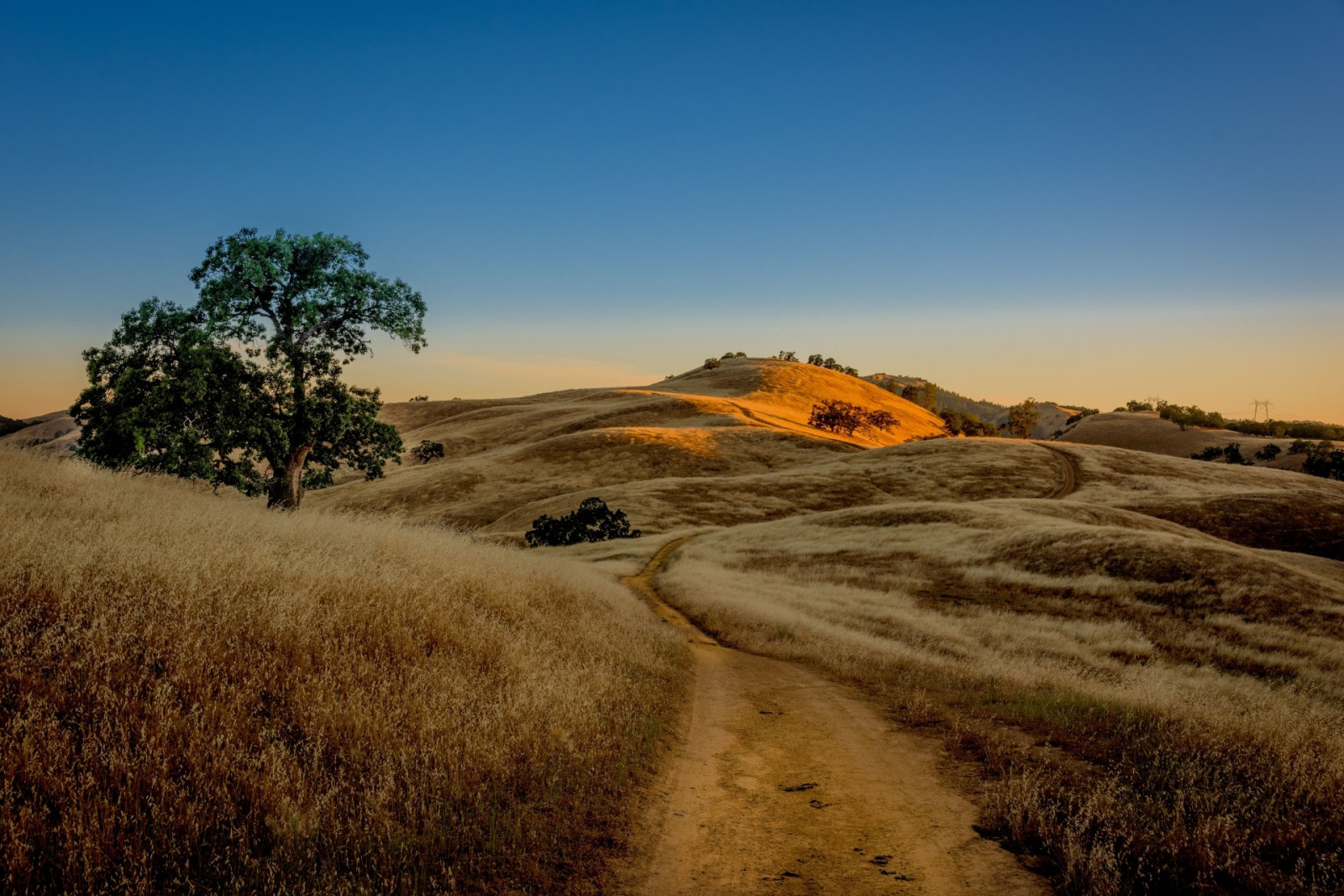 Bakgrundsbilder : solljus, landskap, solnedgång, kulle, himmel, fält ...