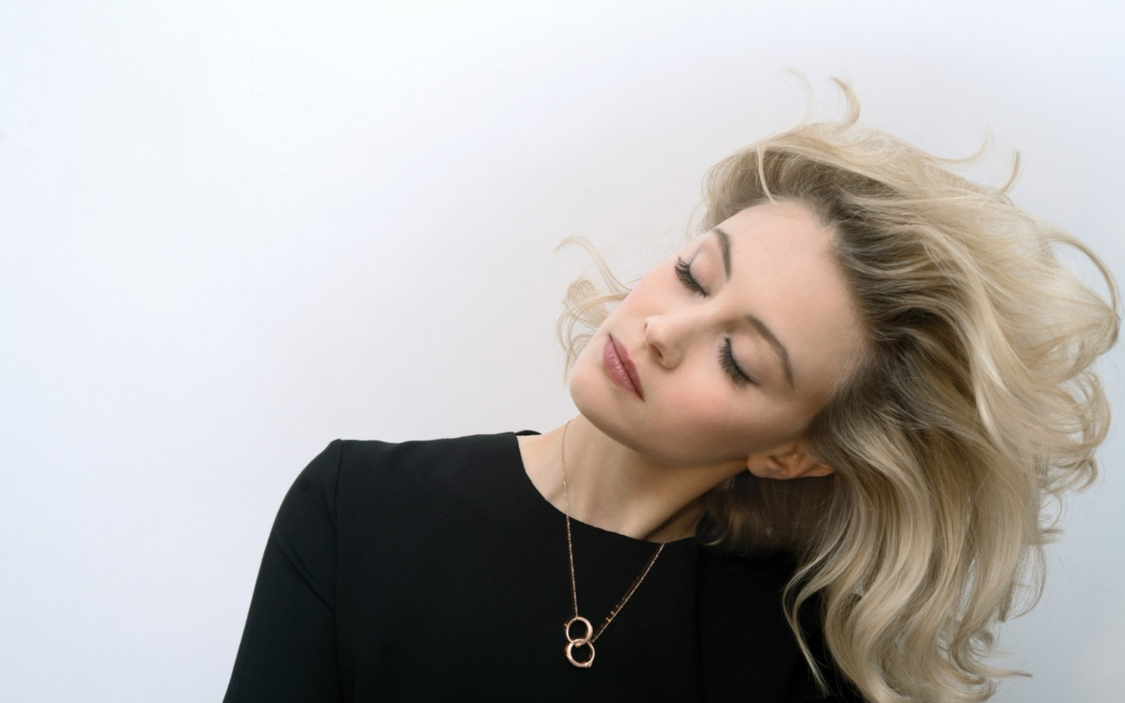 Wallpaper : Sarah Gadon, actress, face, photoshoot 1680x1050 - - 990821 ...