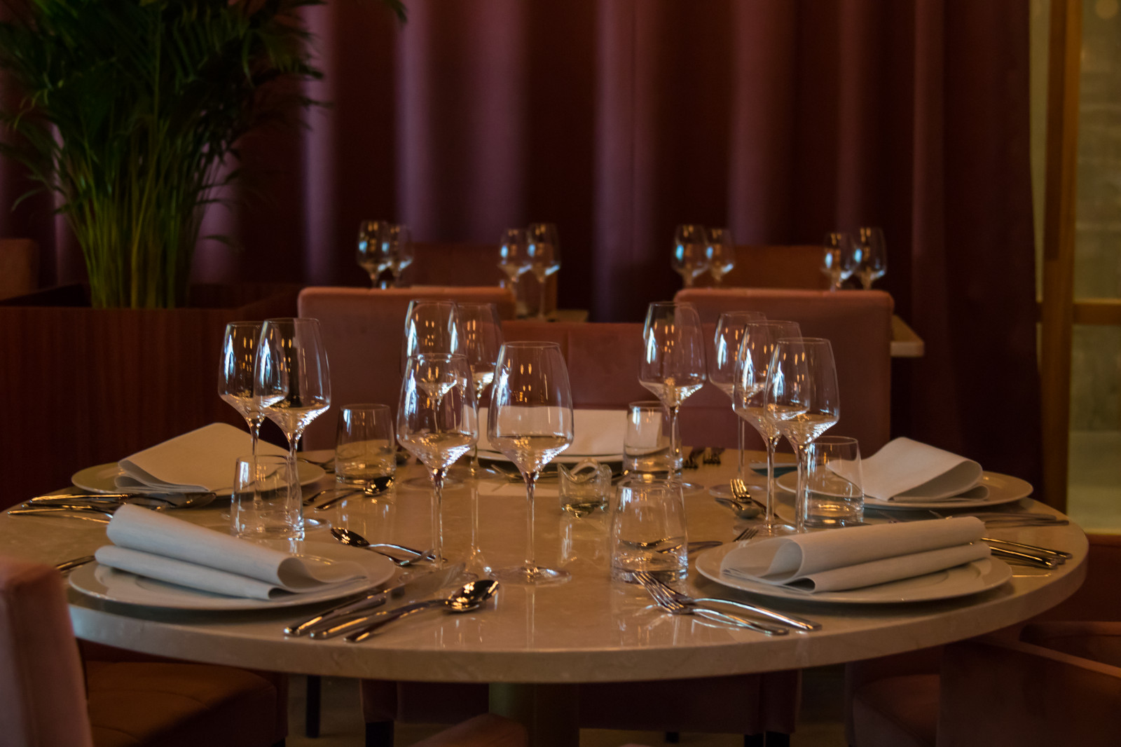 Fond d'écran : table, verre, assiette, restaurant, Studio, salle de bal ...