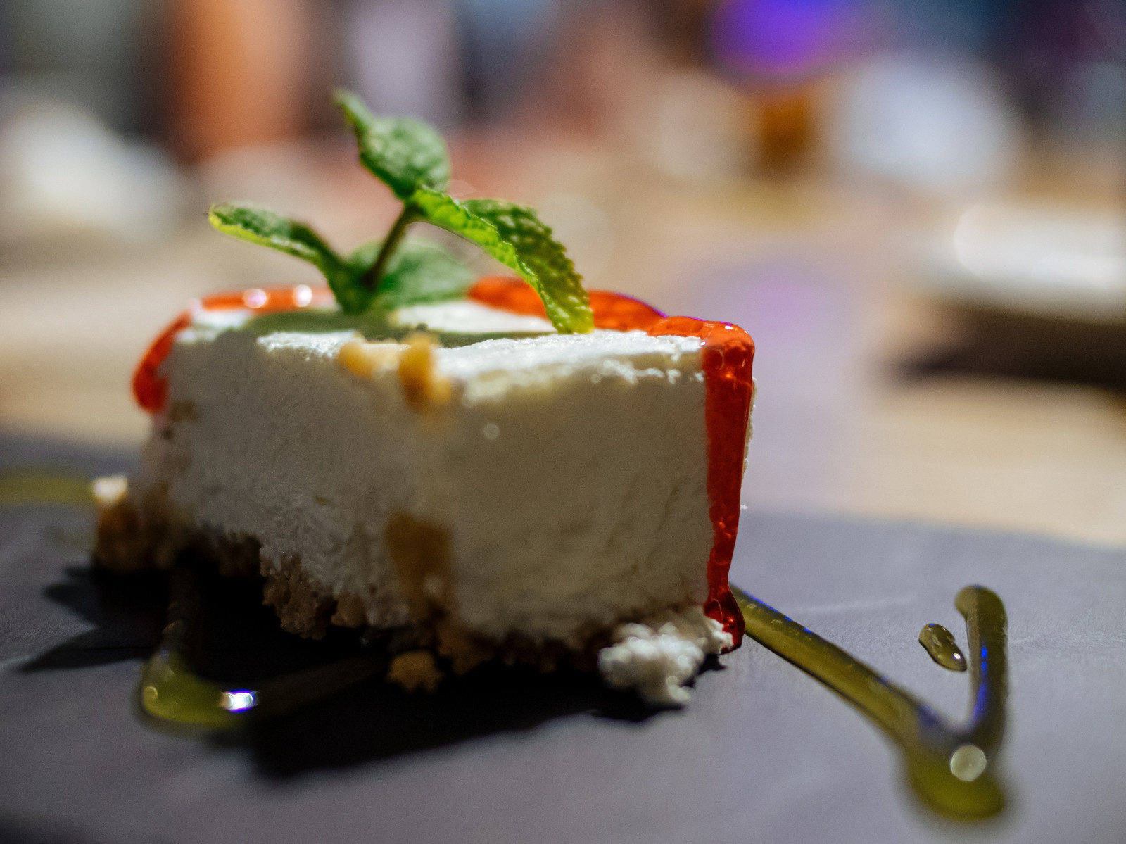 Wallpaper : red, green, cake, prime, bokeh, Plate, Olympus, dressing ...