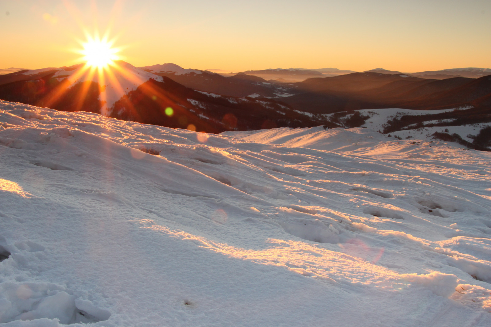Bakgrundsbilder : solljus, landskap, bergen, solnedgång, kulle, himmel ...