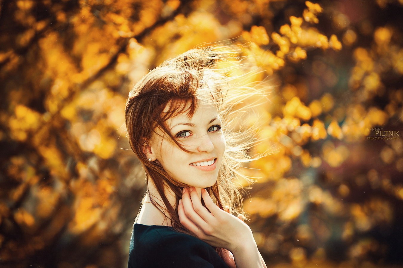 Wallpaper : sunlight, fall, women, model, brunette, smiling, hair ...